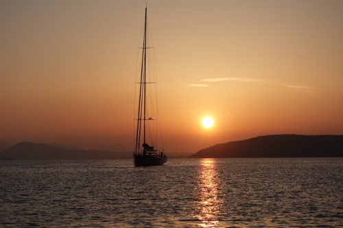 Staying safe while sailing during a heatwave - Navily The Logbook